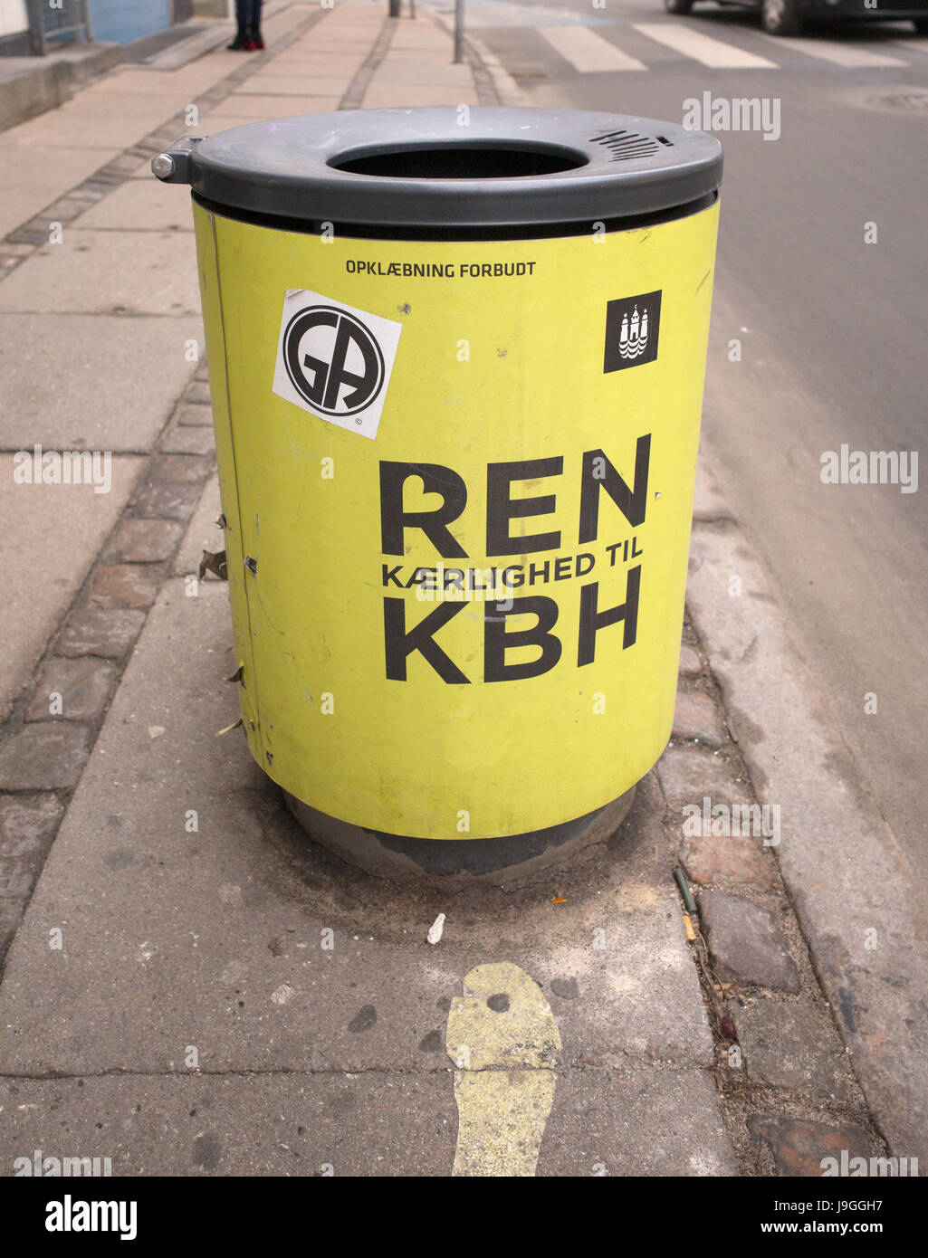Street furniture bin garbage litter rubbish waste hi-res stock ...