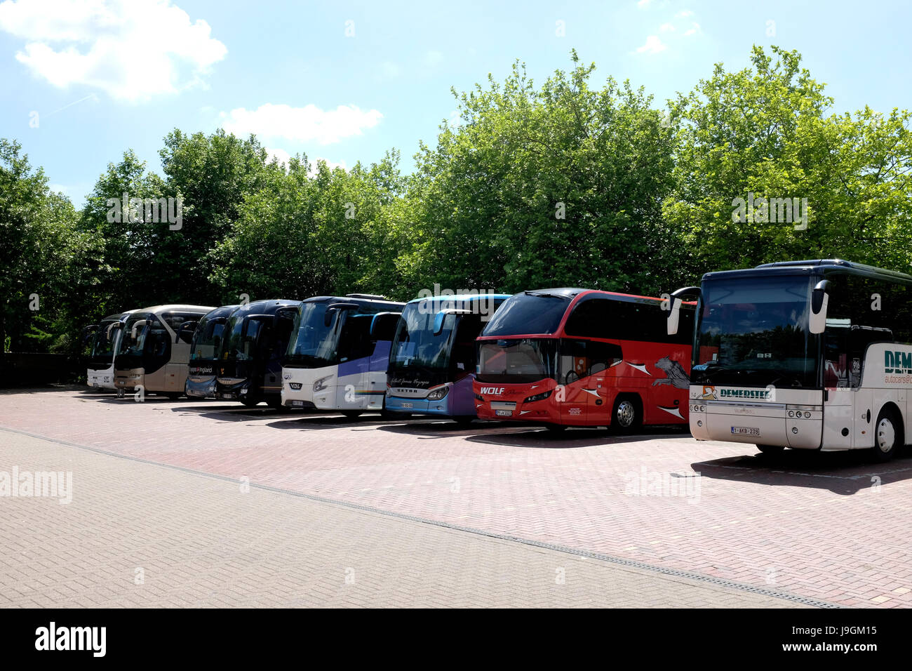 Long distance travel coaches hi-res stock photography and images - Alamy