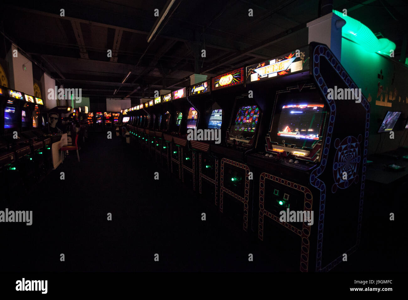 Row of retro arcade games Stock Photo - Alamy