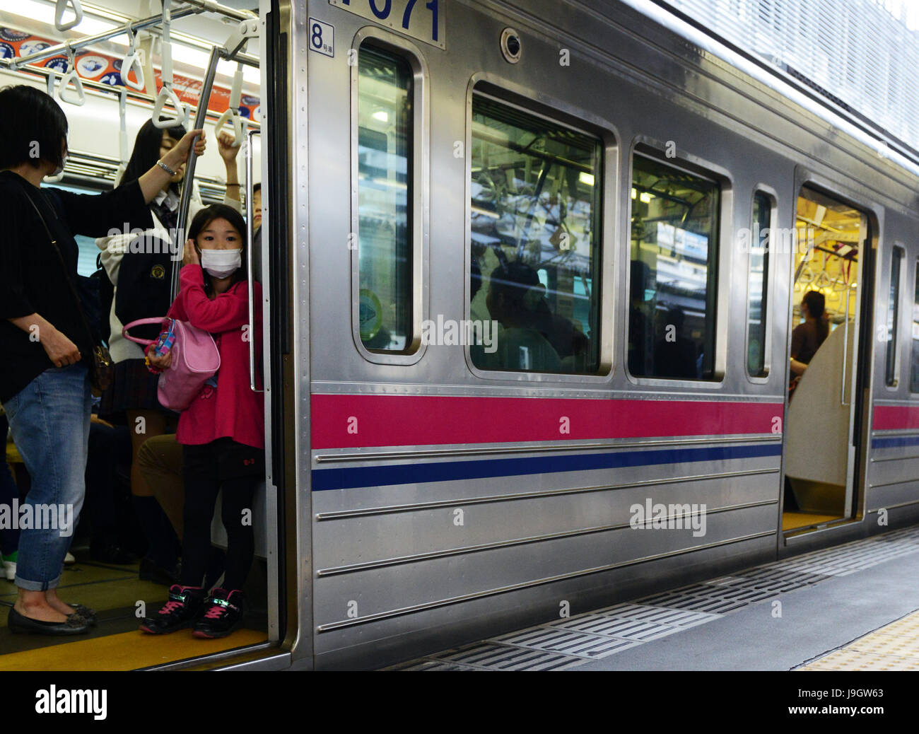 Passengers on Tokyo's metro & JR lines Stock Photo - Alamy
