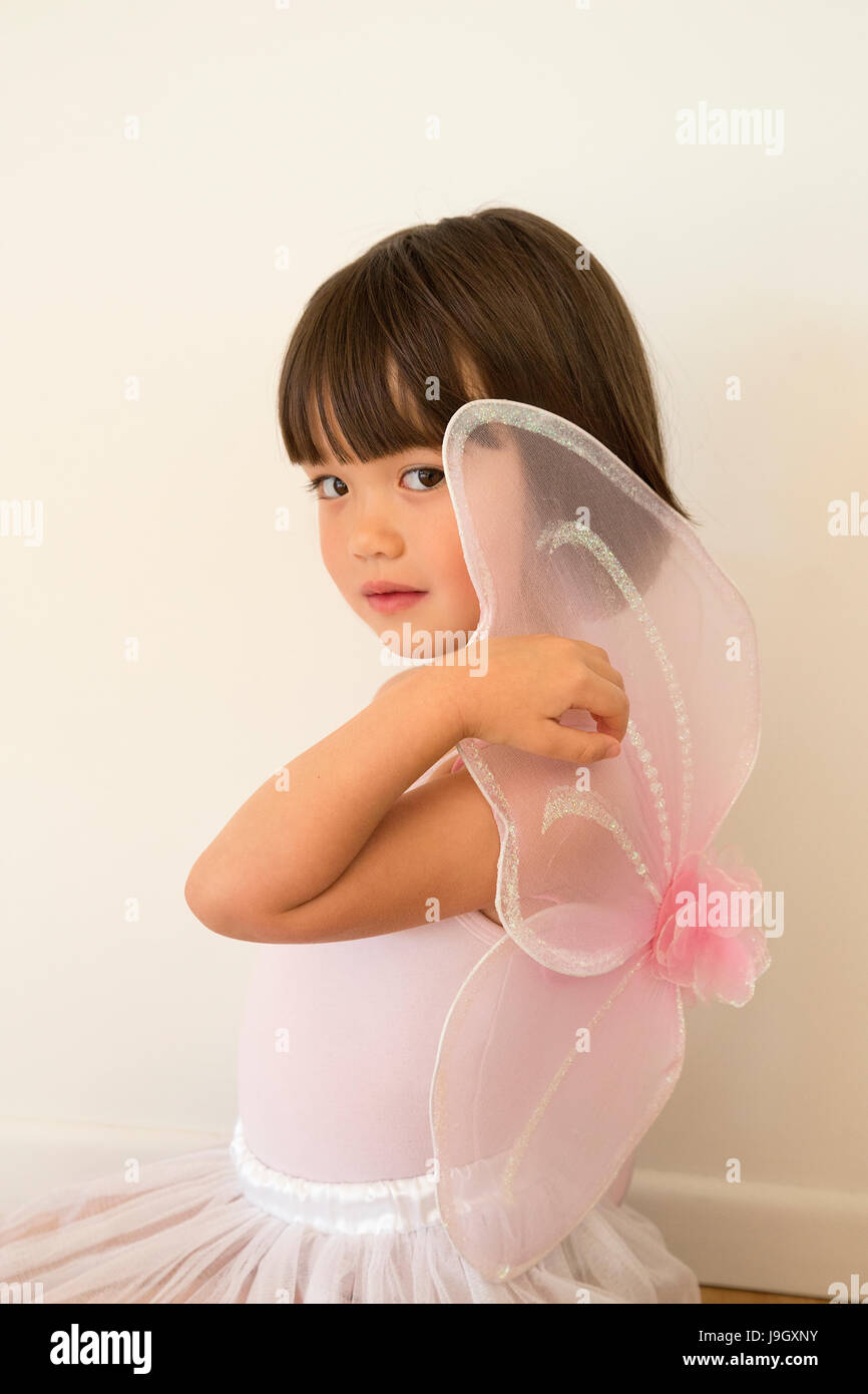 Pretty 4 year old girl hi-res stock photography and images - Alamy
