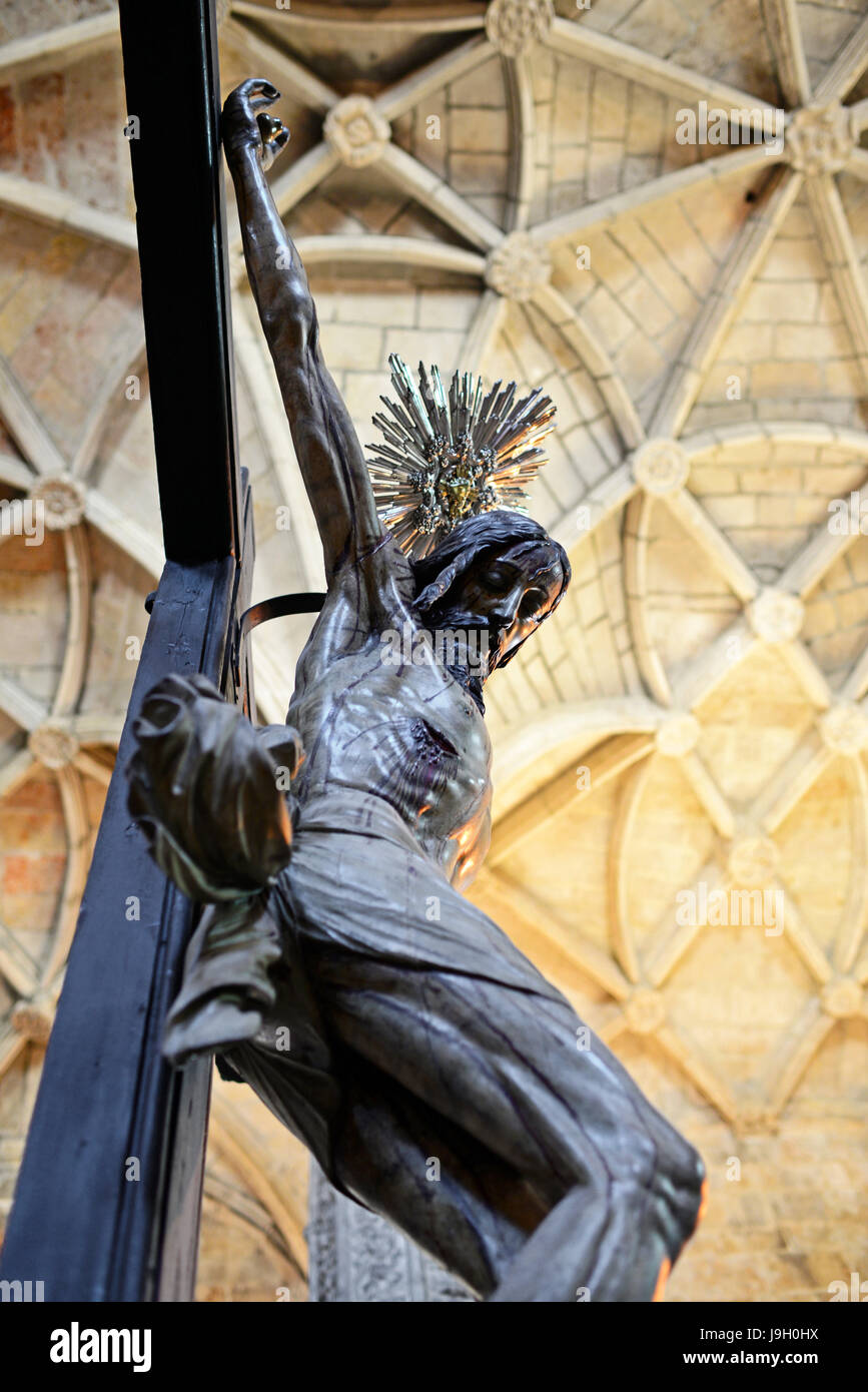 Christ crucified statue hi-res stock photography and images - Alamy