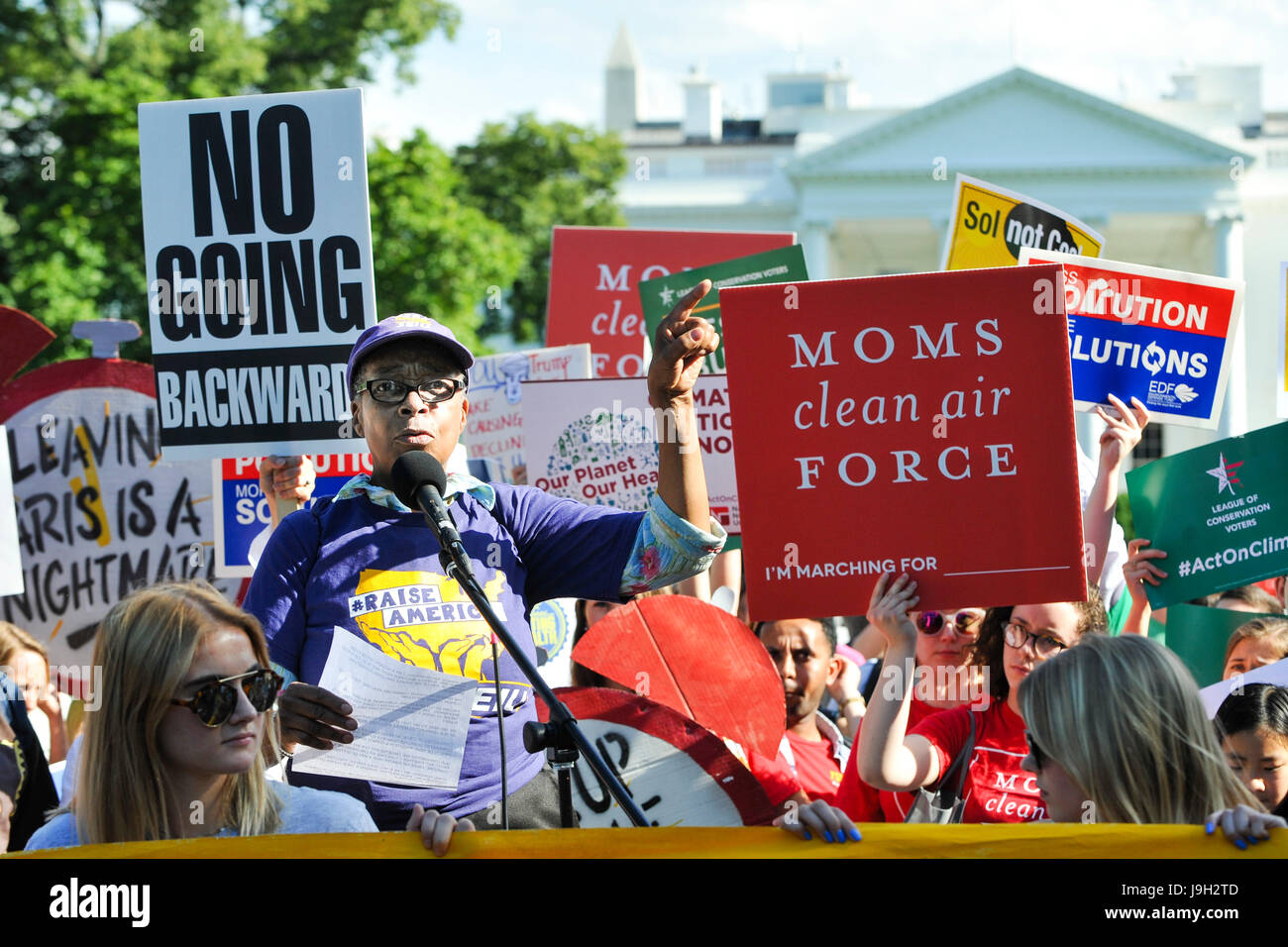 Washington, DC, USA. 1st June, 2017. Judith Howell, a DC security guard ...