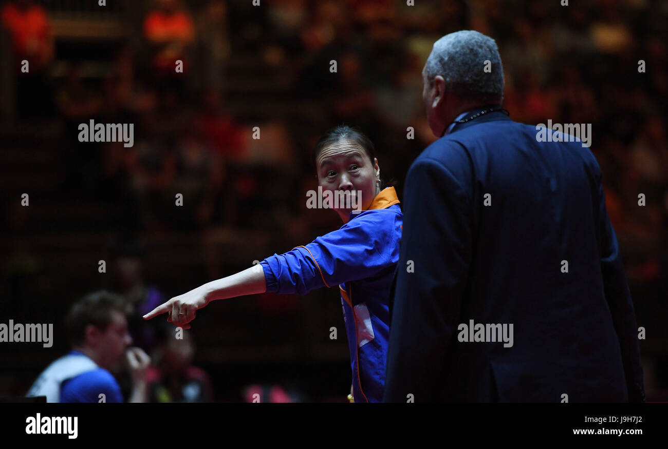 Dusseldorf, Germany. 2nd June, 2017. Li Jiao, coach of Li Jie of the ...