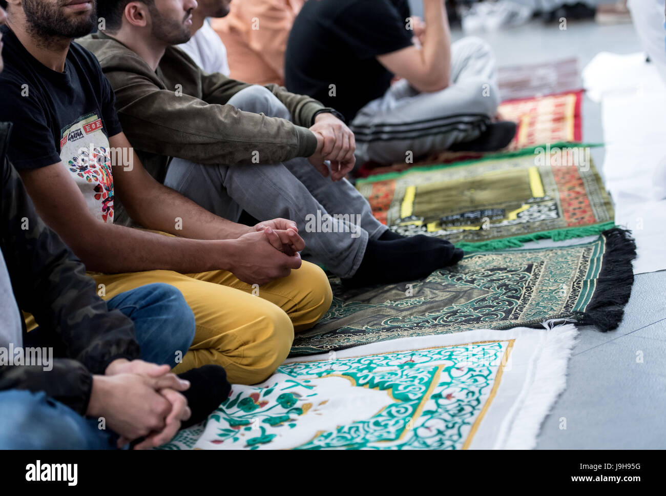 Munich, Germany. 02nd June, 2017. Muslims attend Friday prayers in the ...