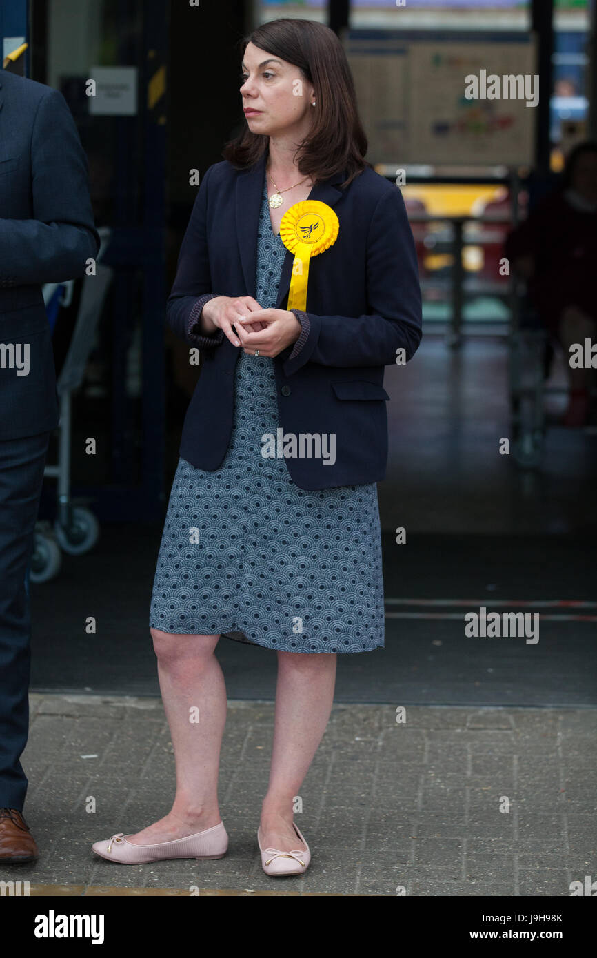 Sarah stands hi-res stock photography and images - Alamy