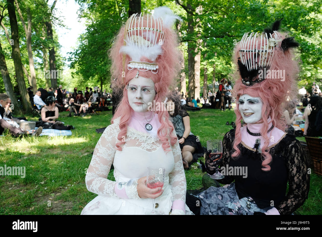 Leipzig, Germany. 2nd June, 2017. Participants of the 'Wave Gotik ...