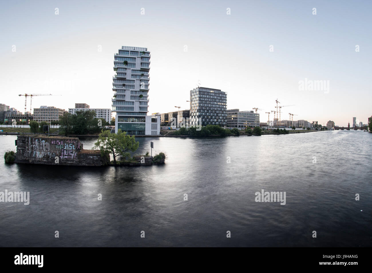 The leftovers of the Brommy bridge can be seen next to the apartment ...