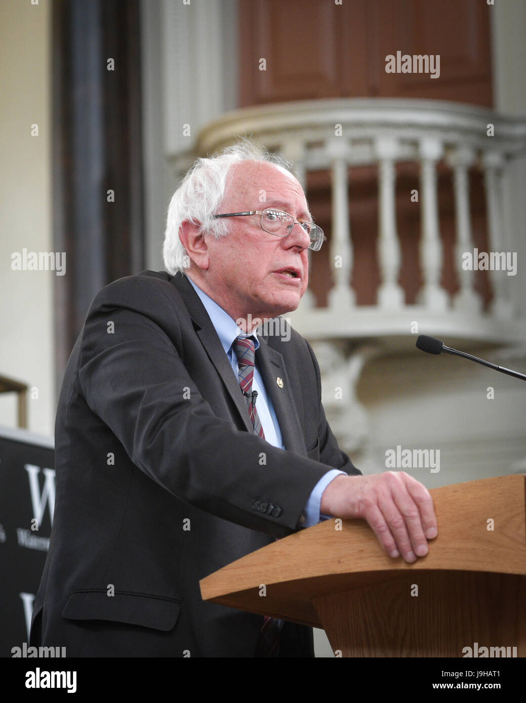 Bernie Sanders speaking at the Oxford Sheldonian Theatre as part of ...