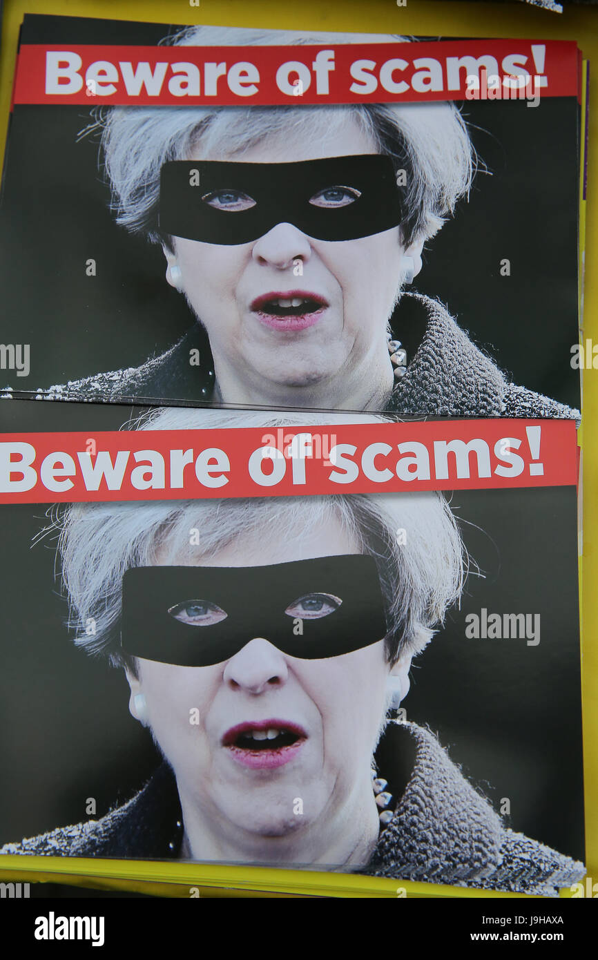 Ukip campaigning hi-res stock photography and images - Alamy