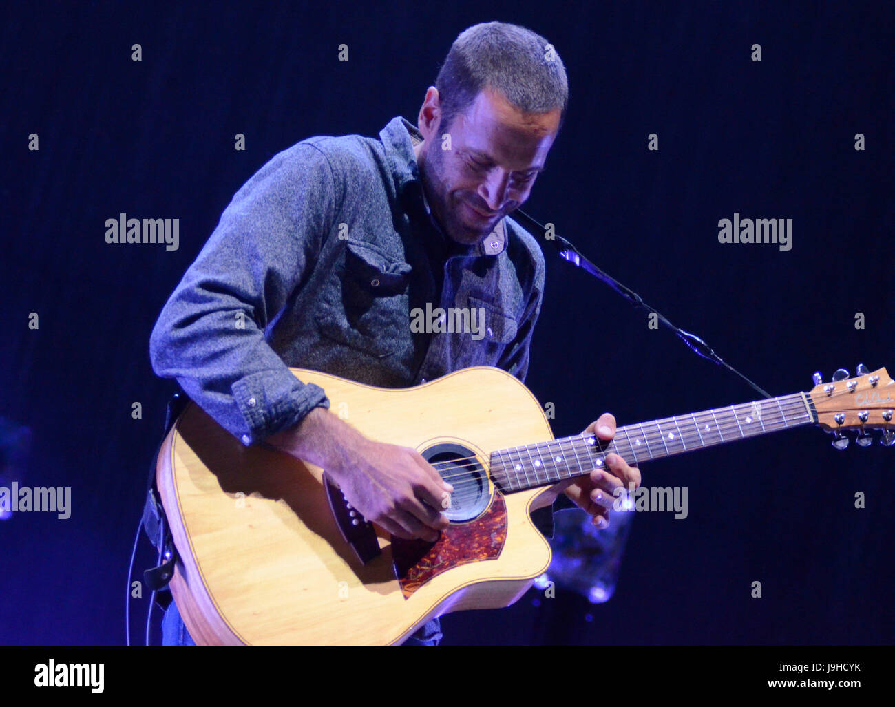 Jack johnson singer hi-res stock photography and images - Alamy