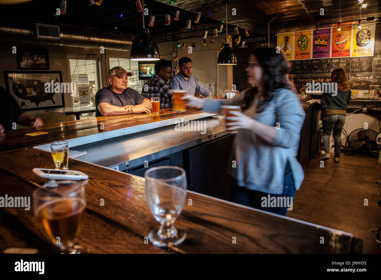 Bartender pour out a beer in Dallas, Texas Stock Photo - Alamy