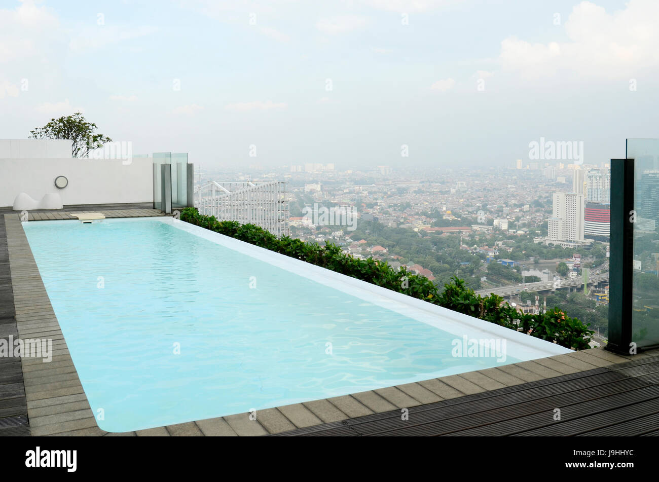 Top of buliding hi-res stock photography and images - Alamy