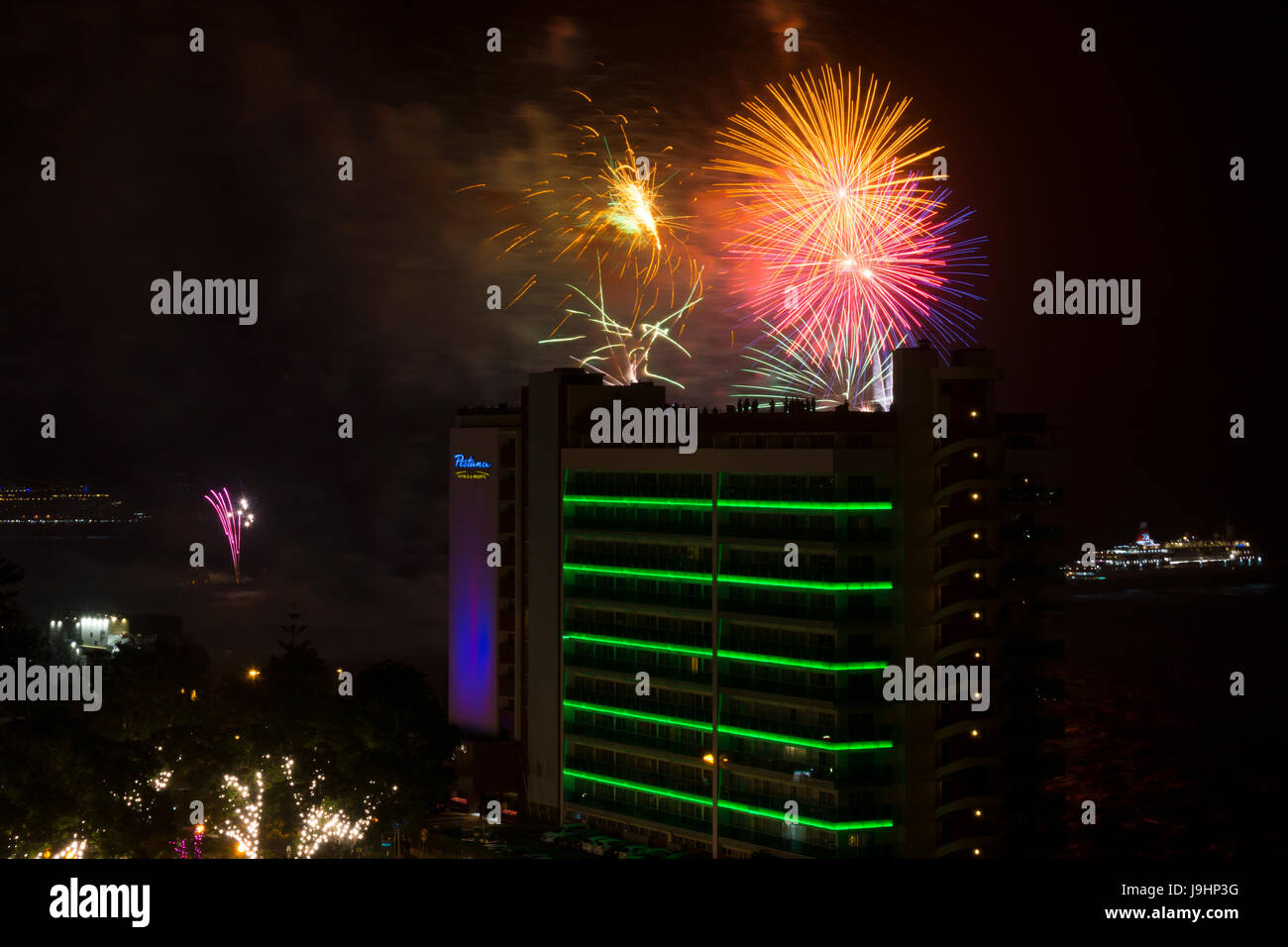 The spectacular New Year's Eve firework display at Funchal, Madeira ...