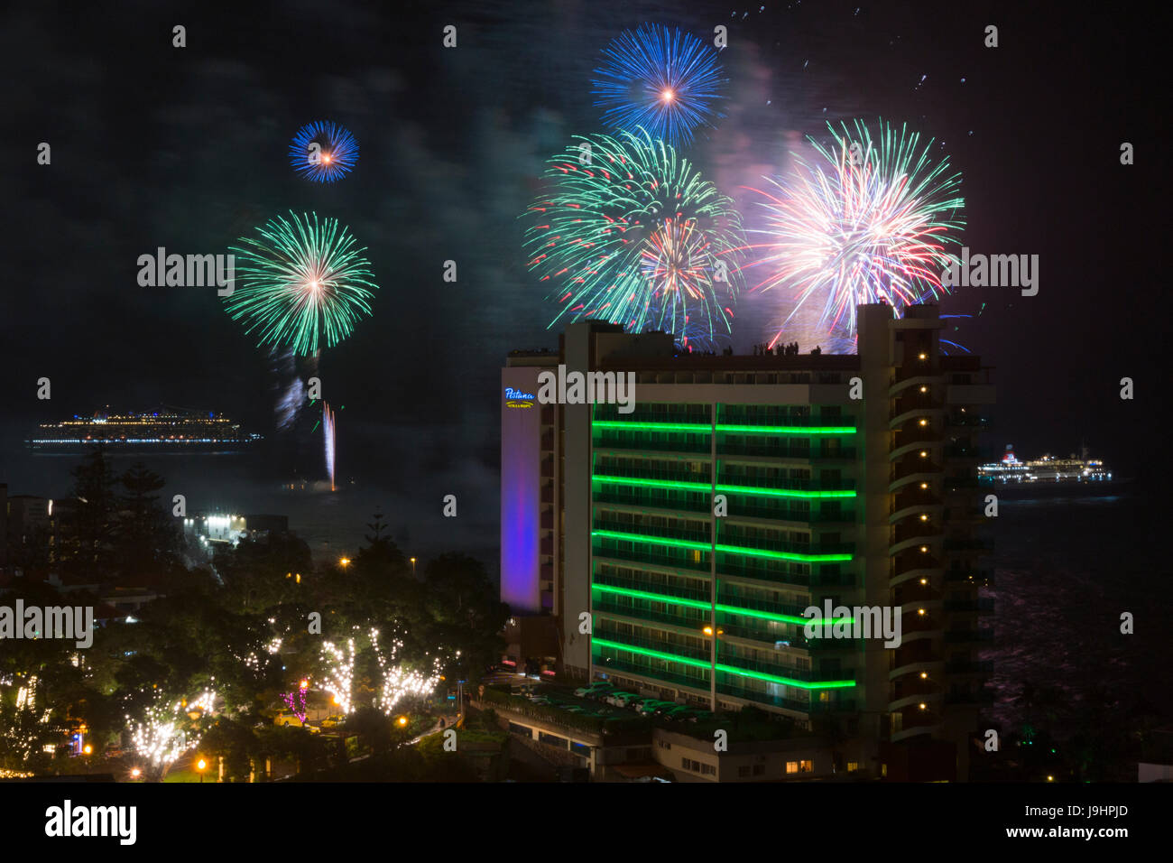Firework display show hi-res stock photography and images - Alamy