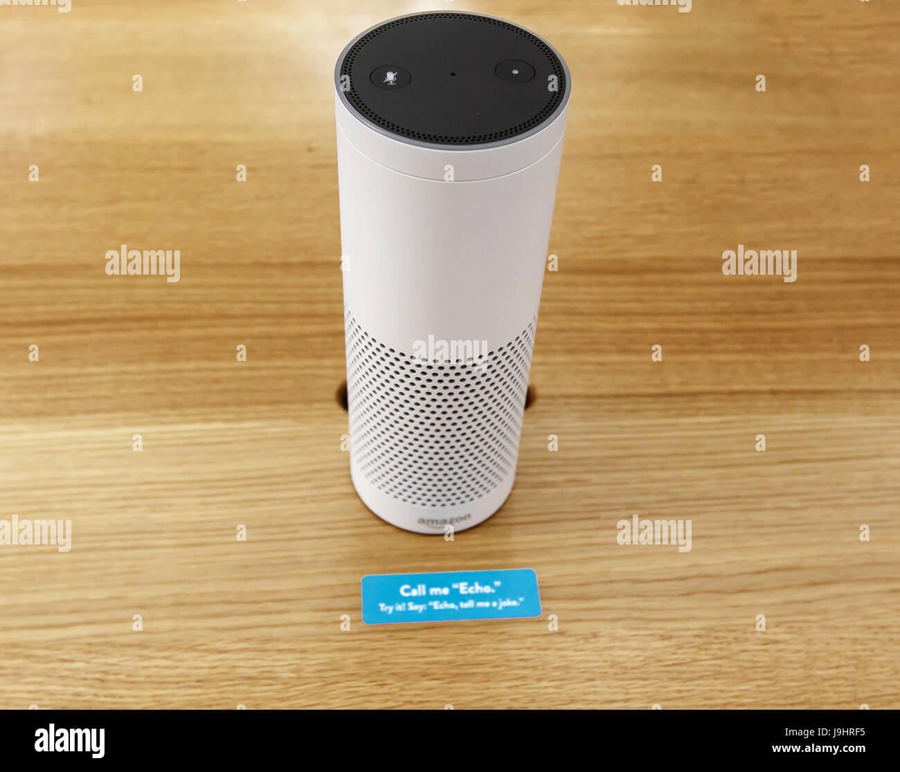 Amazon alexa device hi-res stock photography and images - Alamy