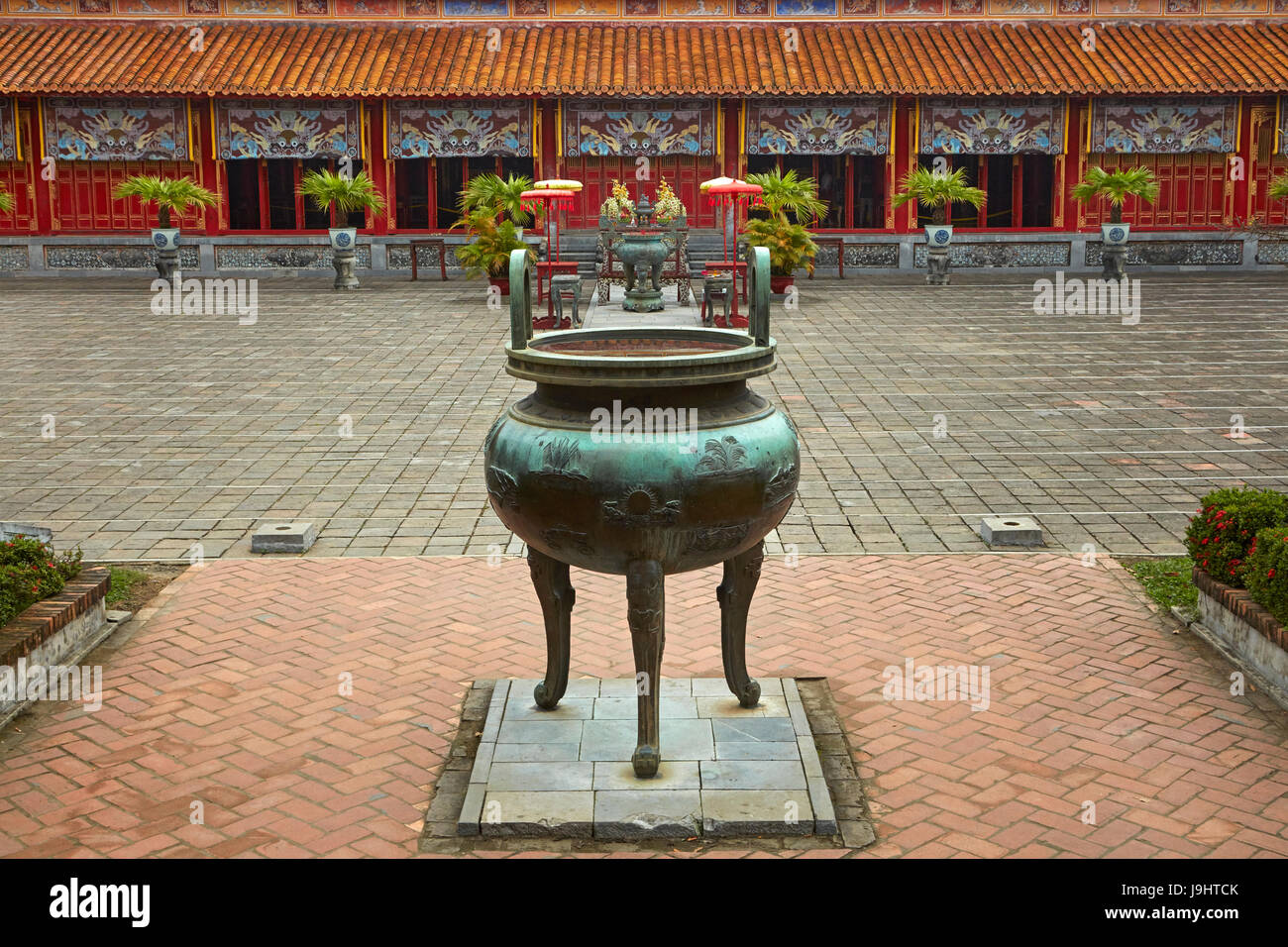 One of Nine Dynastic Urns (1835/36), and To Mieu Temple, historic Hue ...
