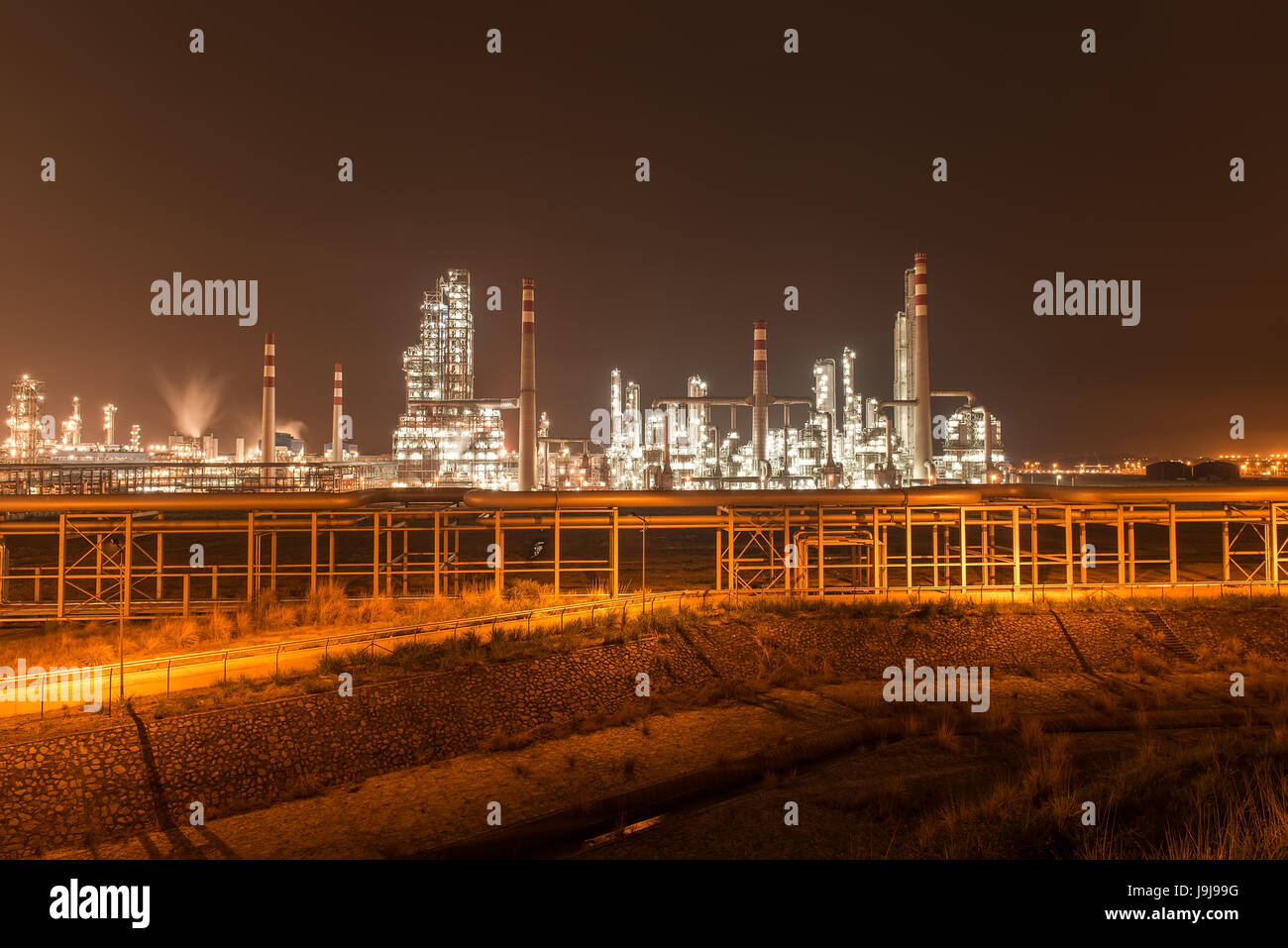 Giant pipelines hi-res stock photography and images - Alamy