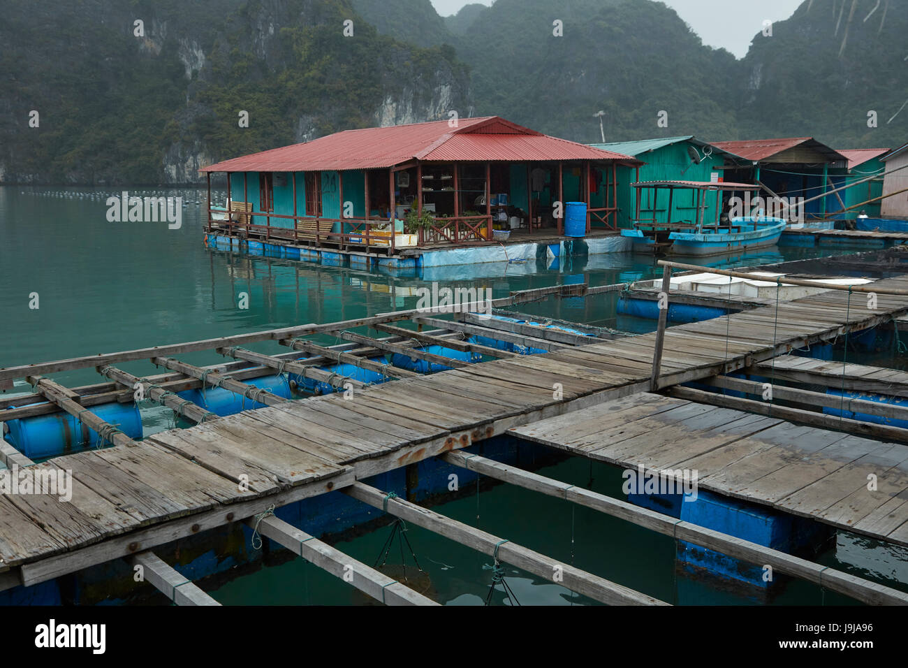 Pearl farm and limestone karsts, Ha Long Bay (UNESCO World Heritage ...