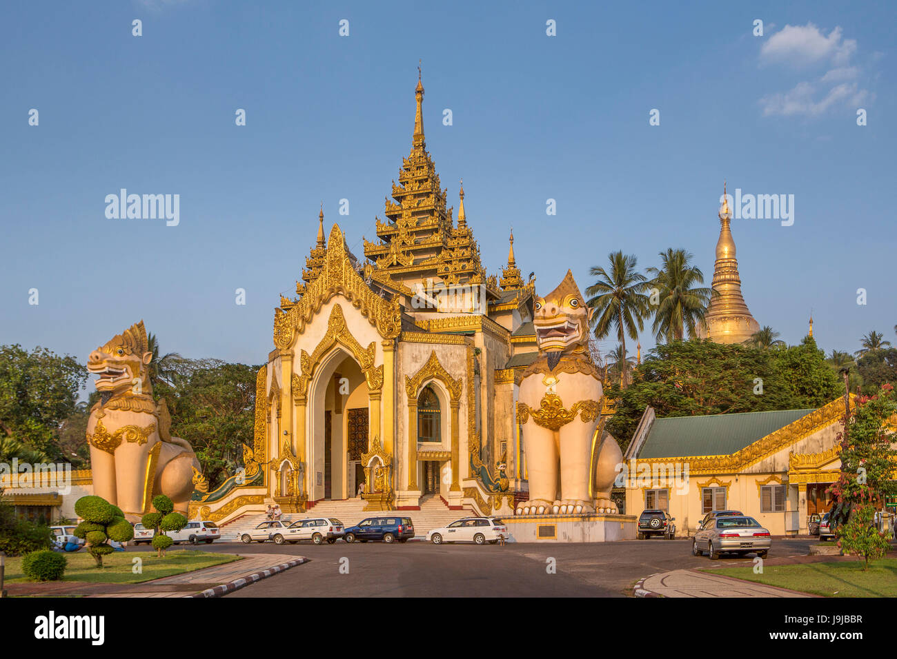 Yangon myanmar pagoda shwedagon hi-res stock photography and images - Alamy