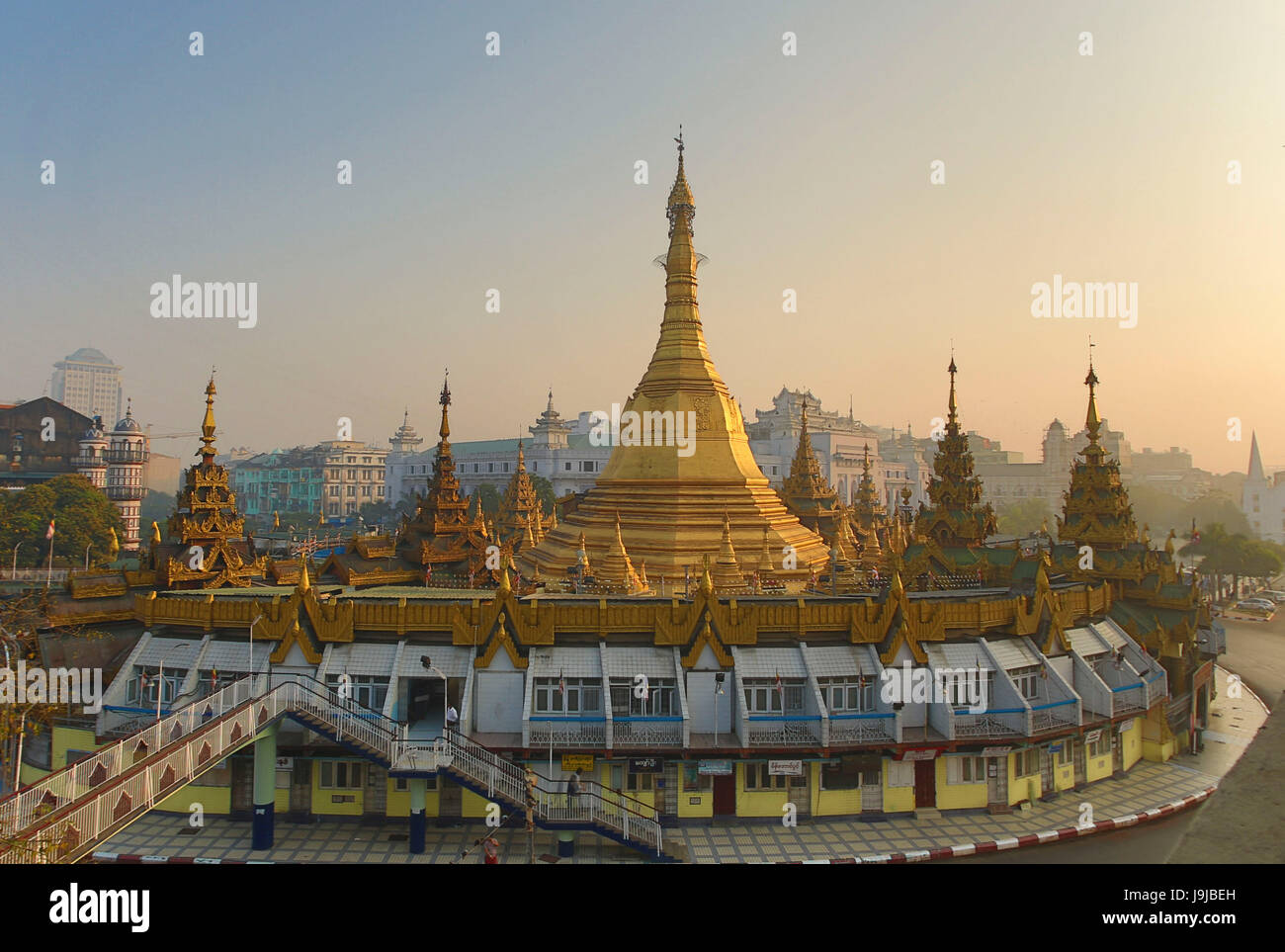 Skyline pagoda hi-res stock photography and images - Alamy