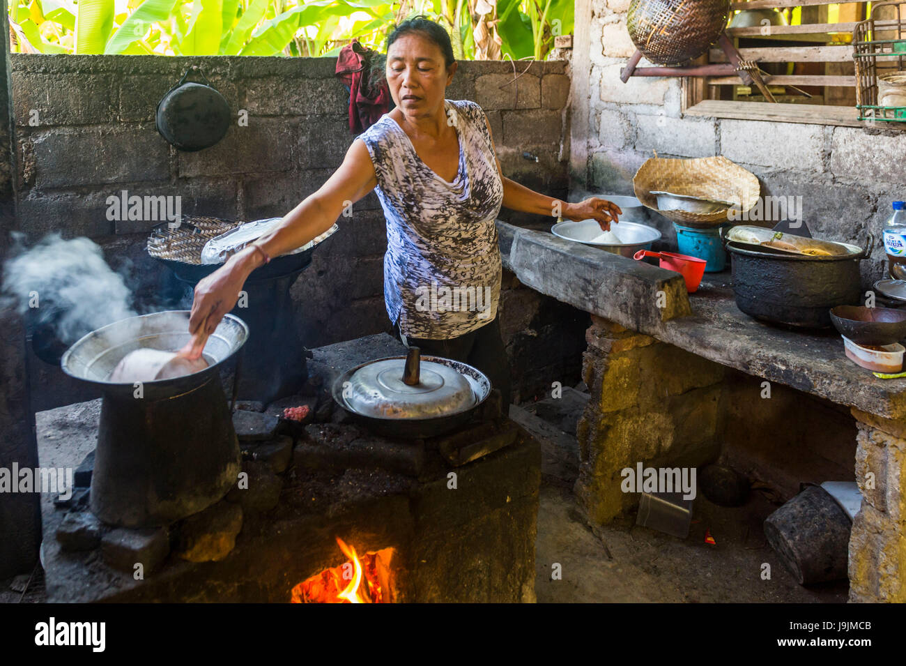 Indonesian doing the cooking Stock Photo - Alamy