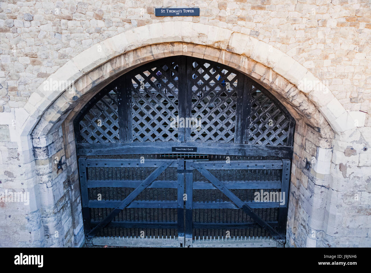 Tower of london traitors gate hi-res stock photography and images - Alamy