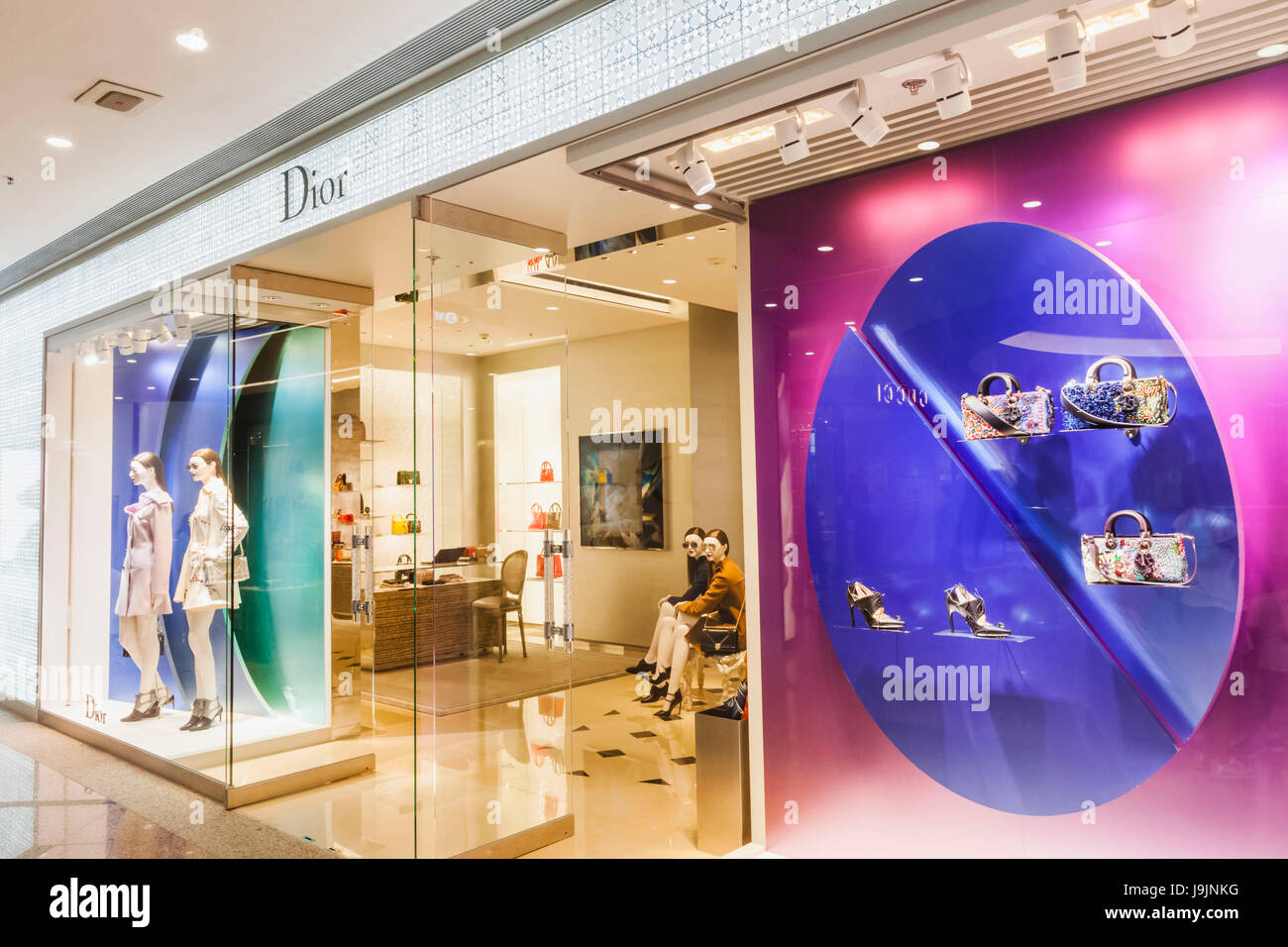 Department store interior hong kong hi-res stock photography and images ...