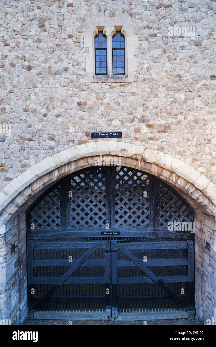 Tower of london traitors gate hi-res stock photography and images - Alamy