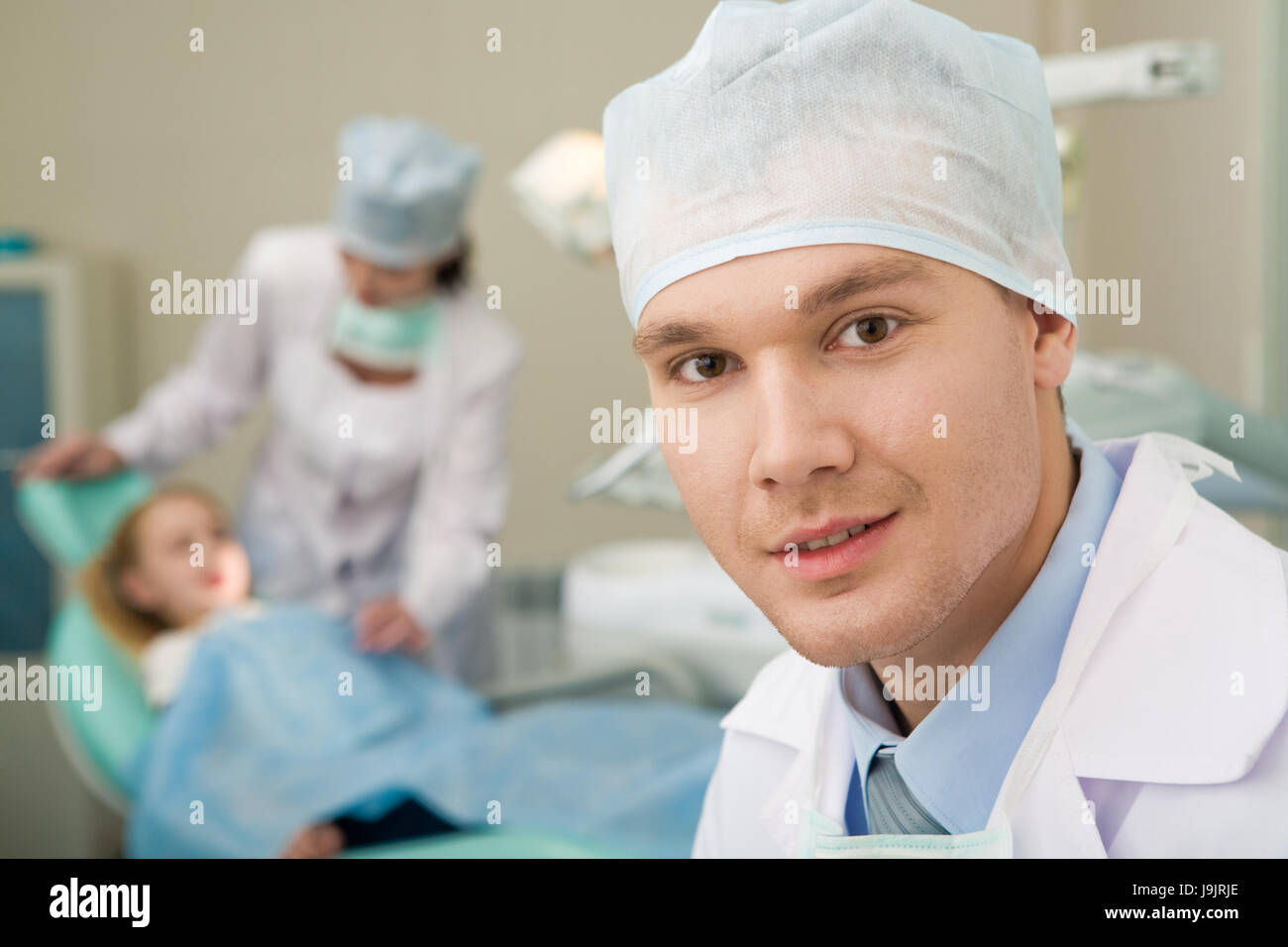 doctor, physician, medic, medical practicioner, woman, humans, human ...