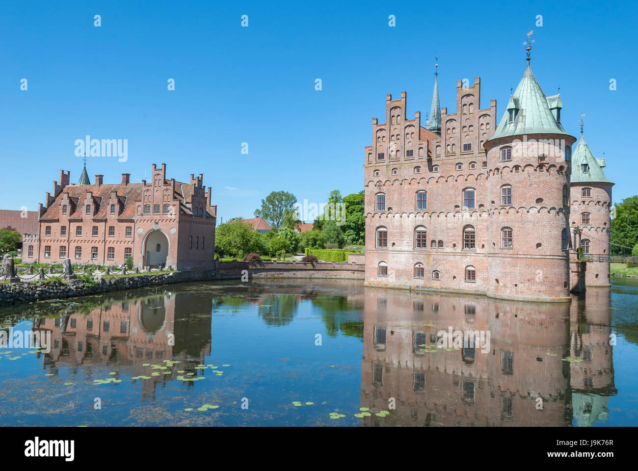 Egeskov castle in Denmark front side Stock Photo - Alamy