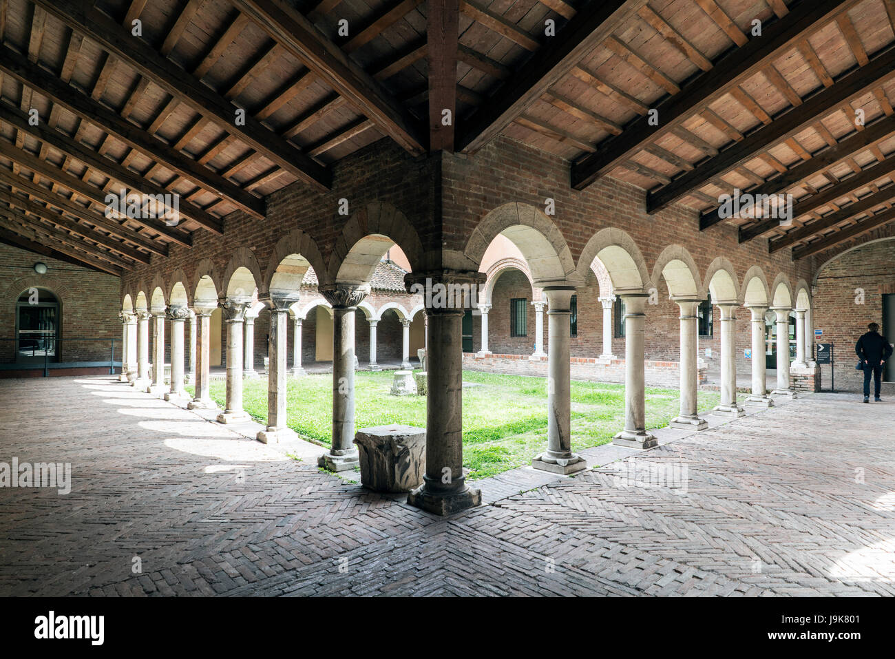 Medieval Courtyard Stock Photos & Medieval Courtyard Stock Images - Alamy