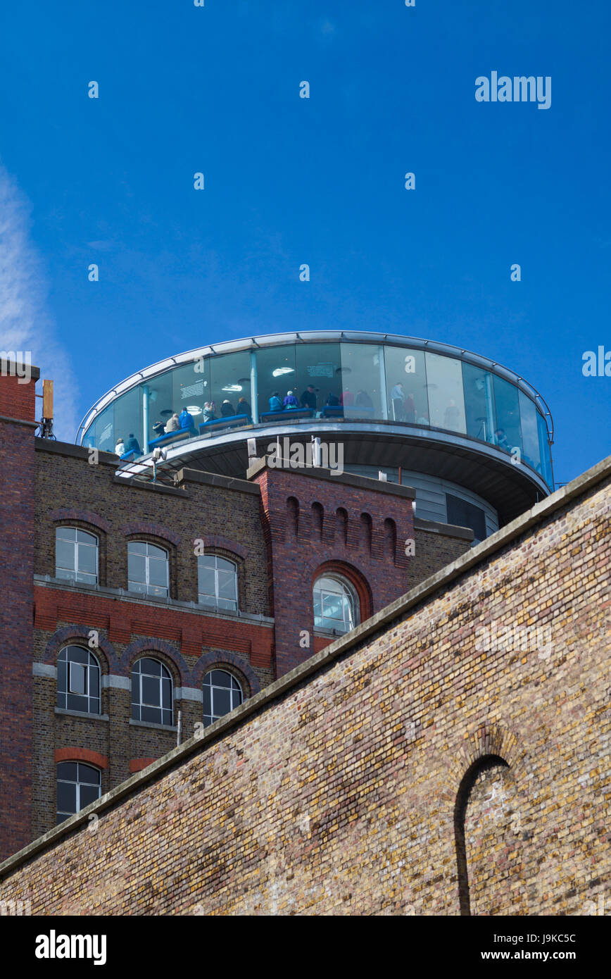 Gravity bar hi-res stock photography and images - Alamy