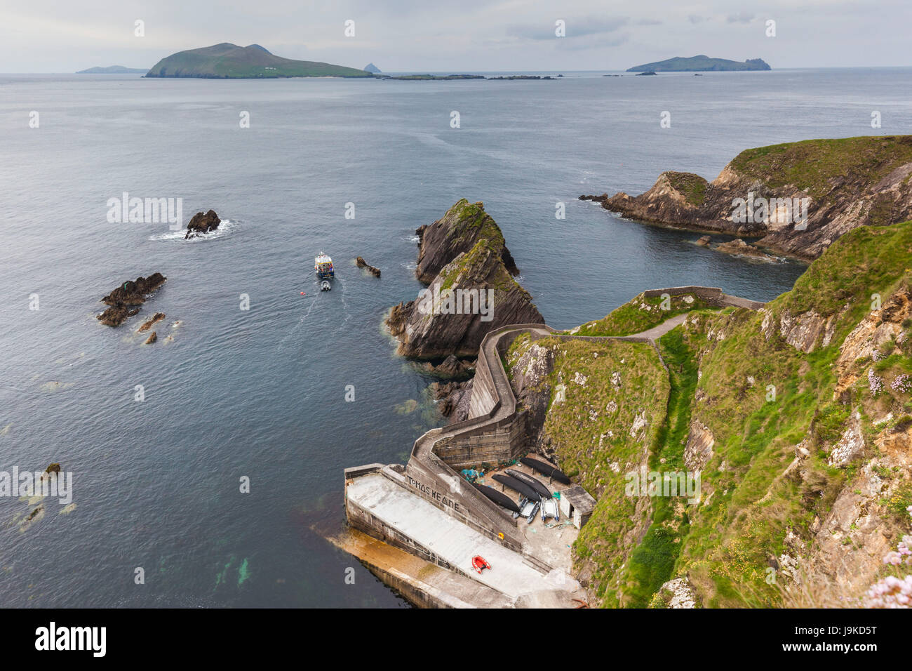 Ireland, County Kerry, Dingle Peninsula, Slea Head Drive, Dunquin ...
