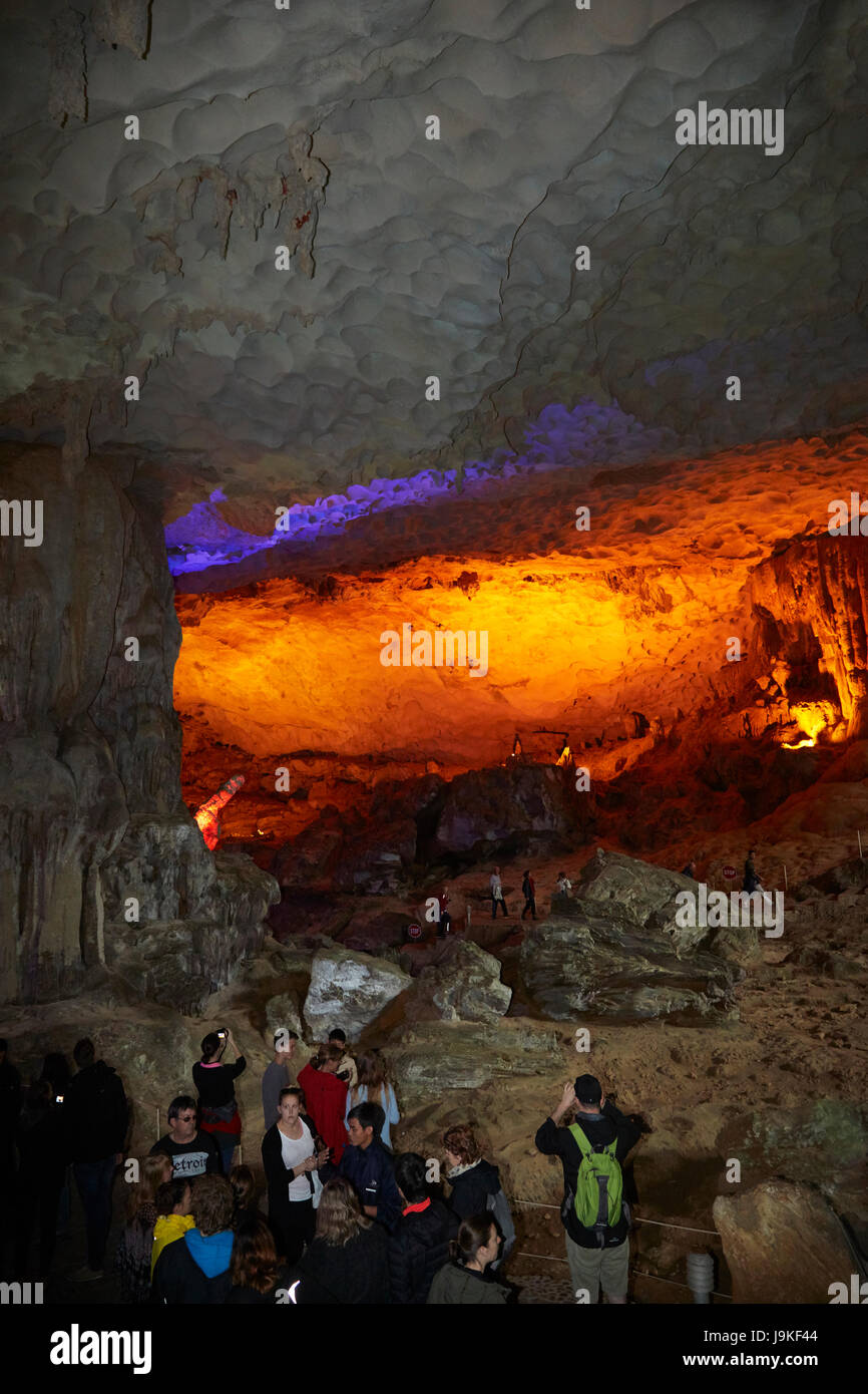 Limestone formations and tourists, Surprise Cave (Hang Sung Sot Cave), Ha Long Bay (UNESCO World ...