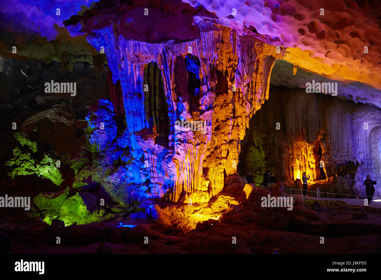 Limestone formations and tourists, Surprise Cave (Hang Sung Sot Cave ...