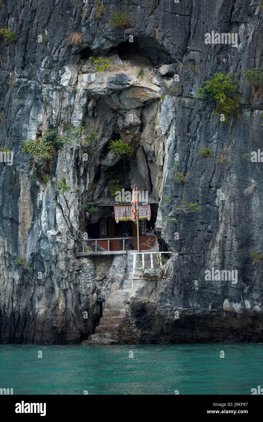 Shrine, Ha Long Bay (UNESCO World Heritage Site ), Quang Ninh Province ...