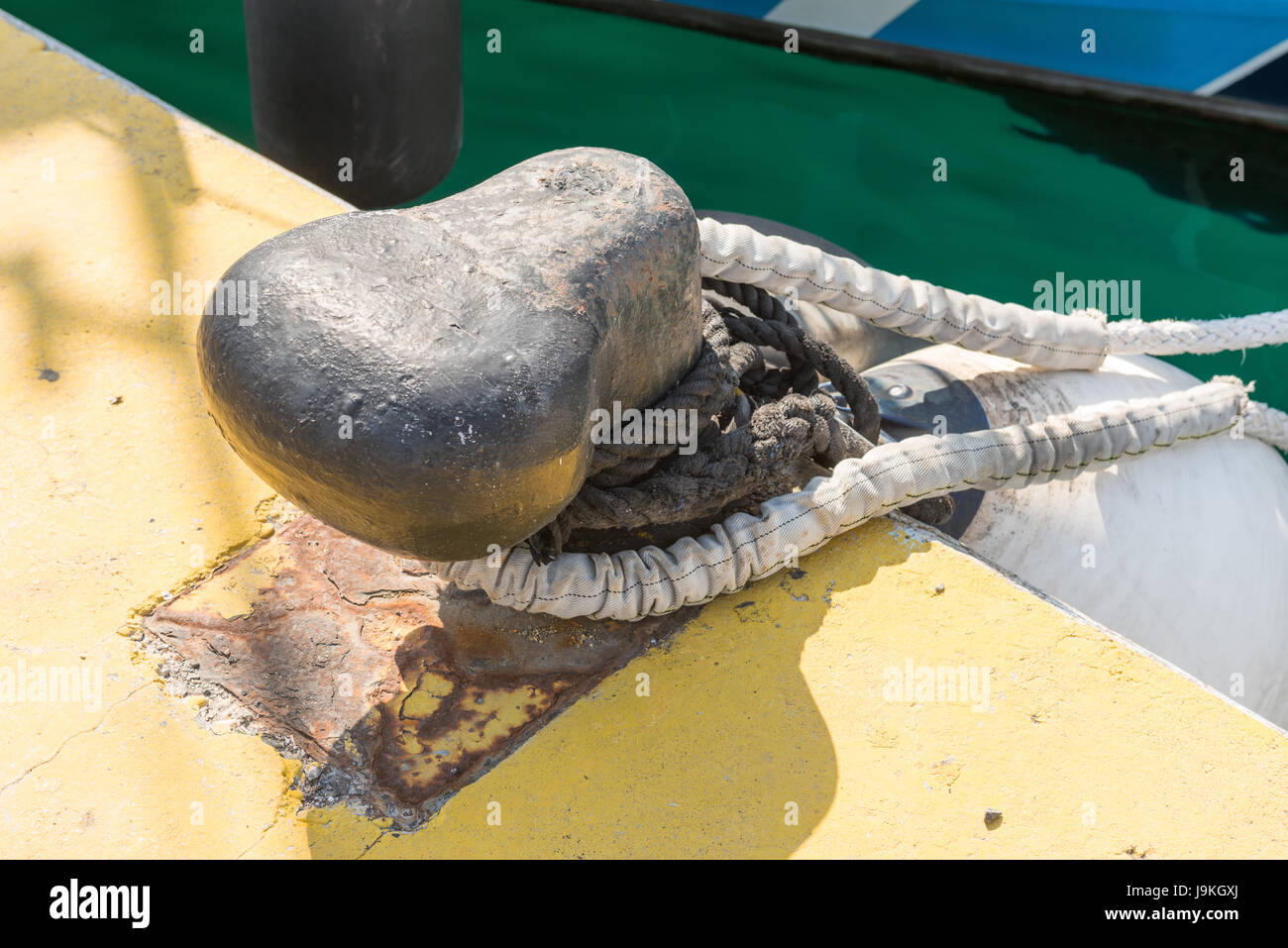 Rope and cleat hi-res stock photography and images - Alamy