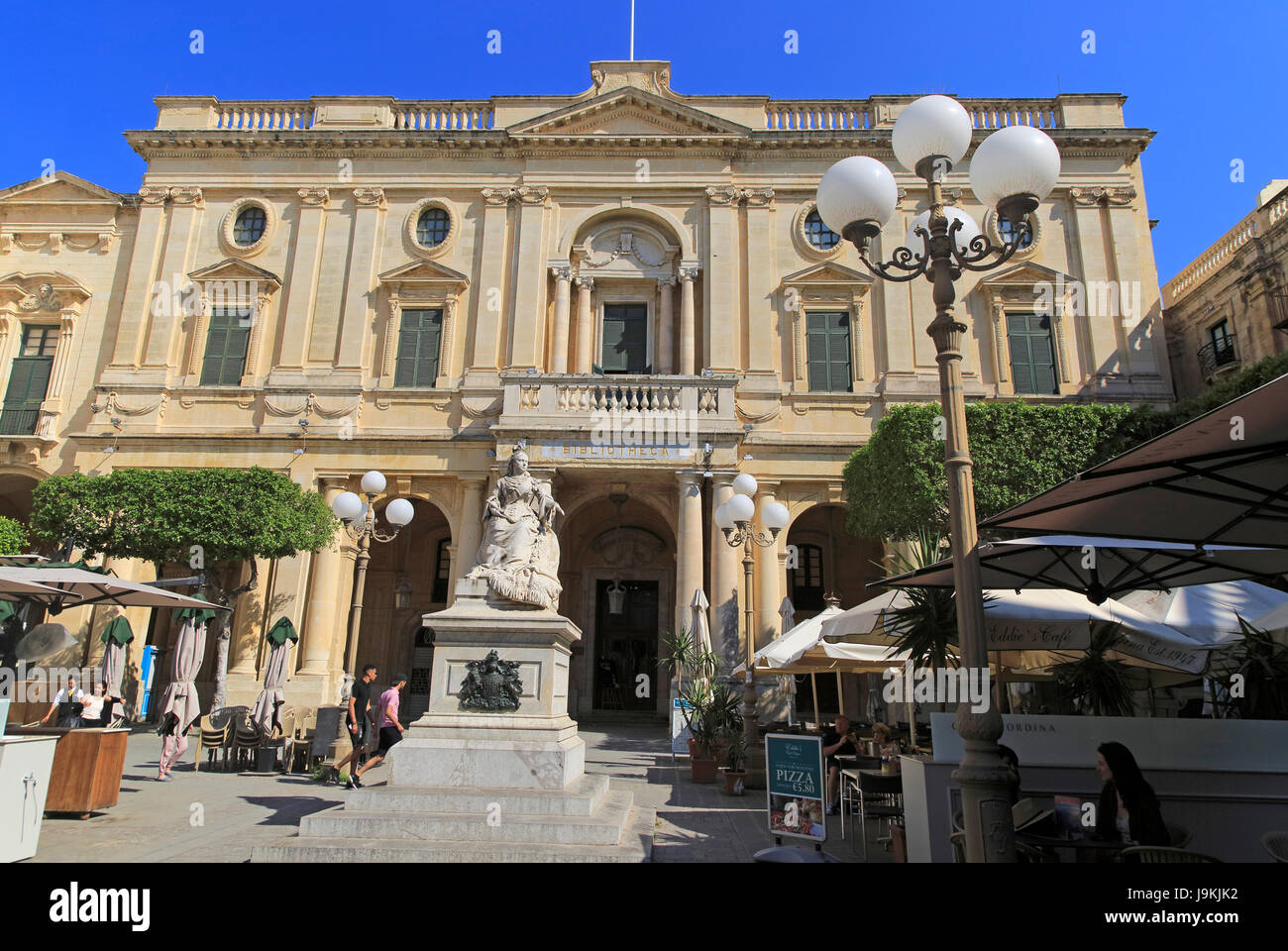 Queen Victoria statue in front of National Library building, Republic ...