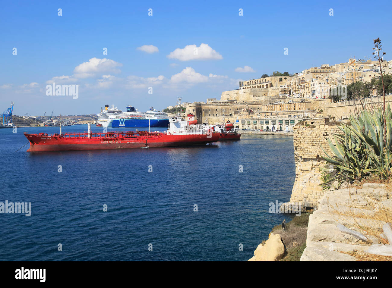 Merchant shipping and cruise ships in Grand Harbour, Valletta, Malta ...