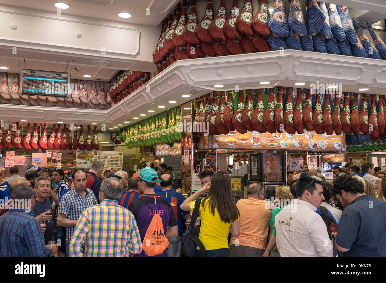 Crowded restaurant interior hi-res stock photography and images - Alamy