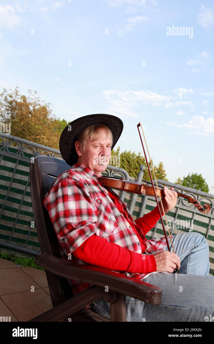 Man sitting with a violin hi-res stock photography and images - Alamy