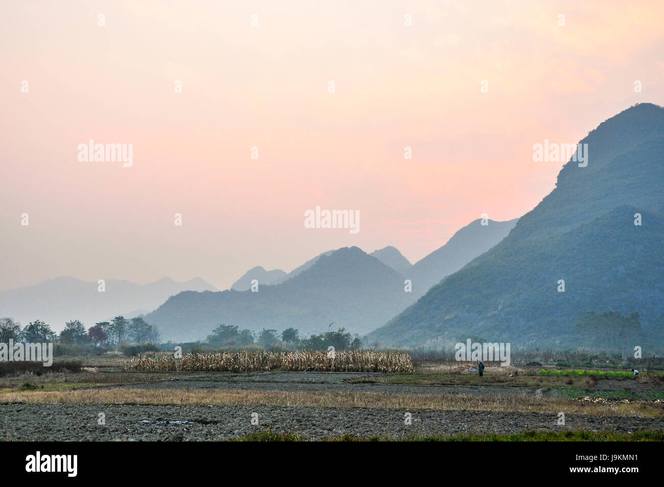 Sunset scenery and natural scenery hi-res stock photography and images ...