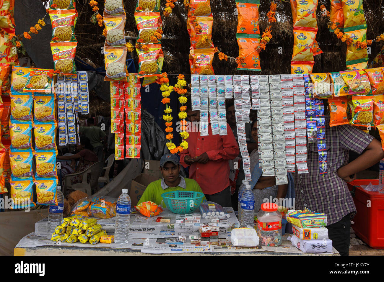 Vendor selling snack packets hi-res stock photography and images - Alamy