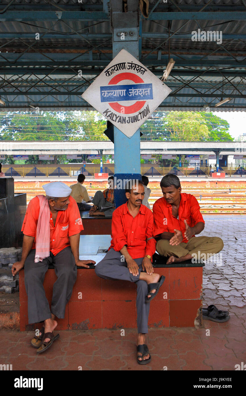 Porters On Railway Platform High Resolution Stock Photography and ...