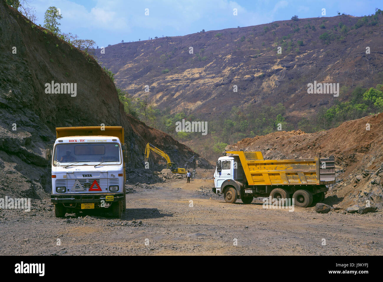 Indian digging road hi-res stock photography and images - Alamy