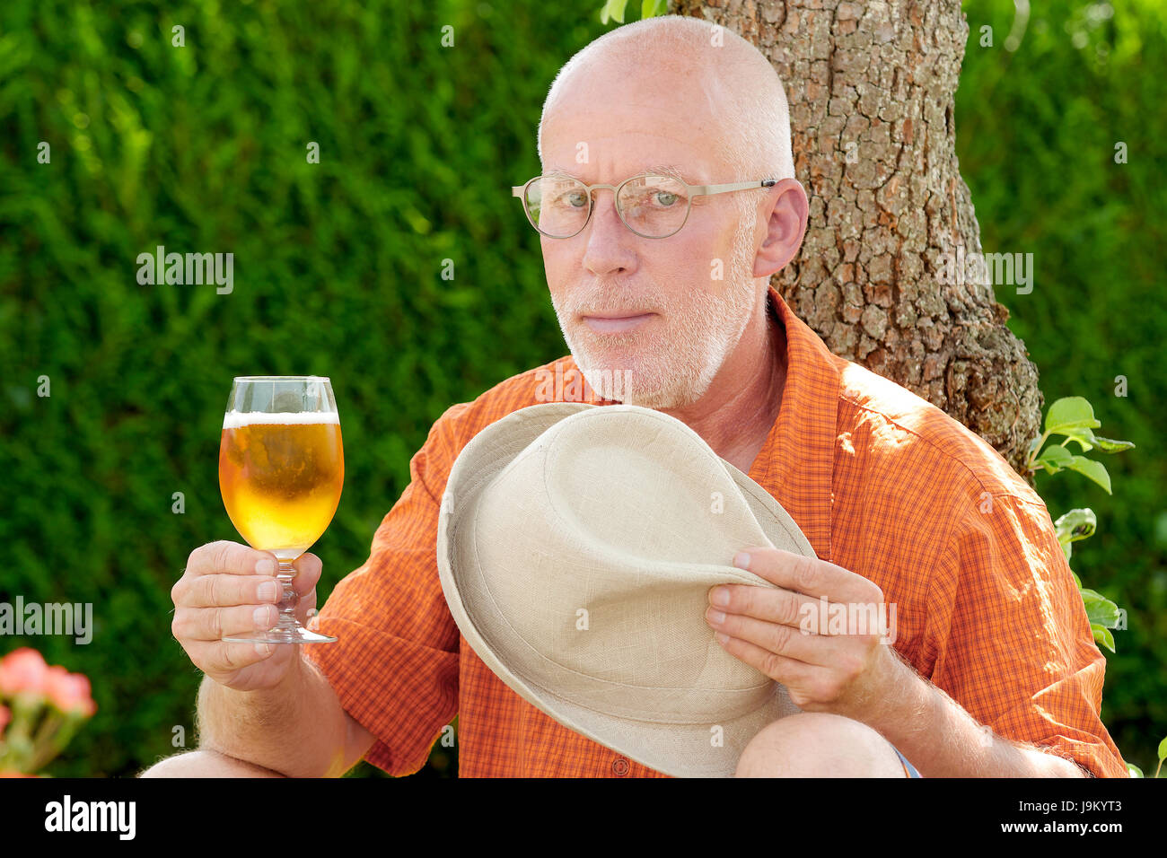 a mature man drinking a beer outside Stock Photo - Alamy