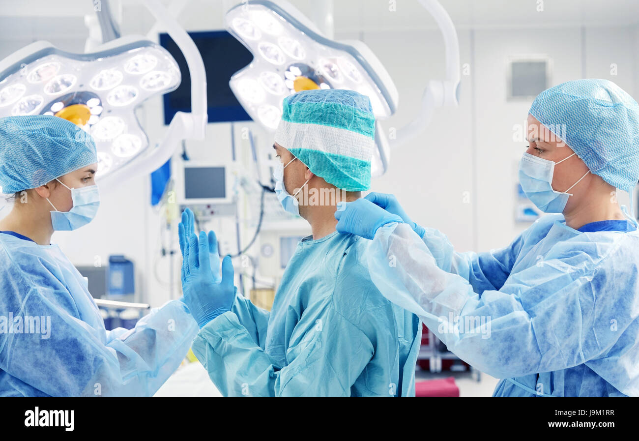 surgeons in operating room at hospital Stock Photo - Alamy