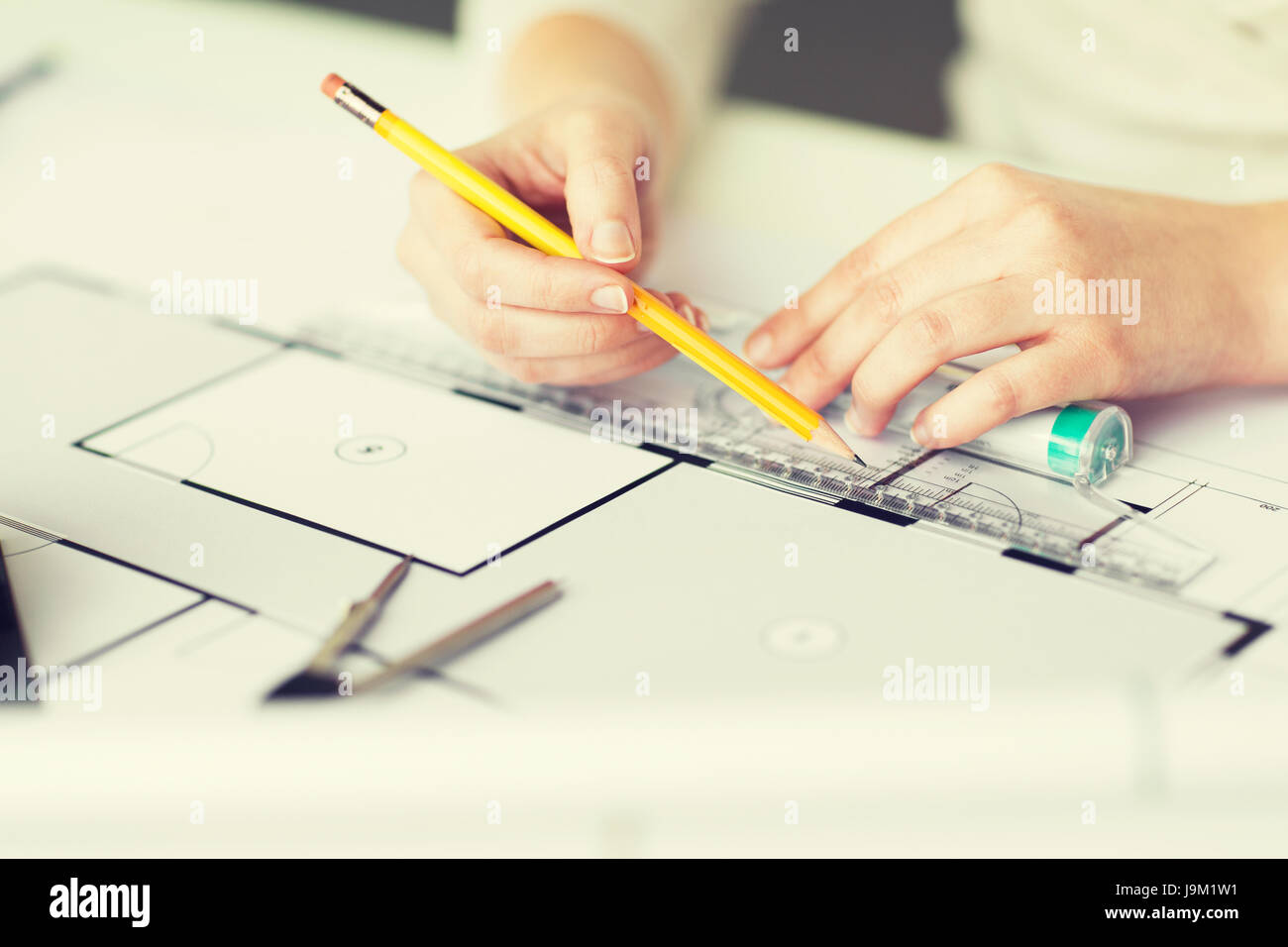 Measuring human hand with ruler hi-res stock photography and images - Alamy