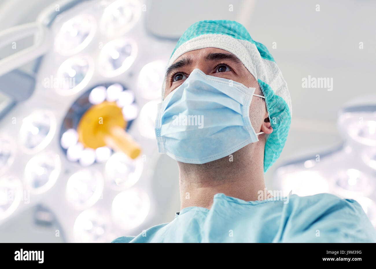 surgeon in operating room at hospital Stock Photo - Alamy